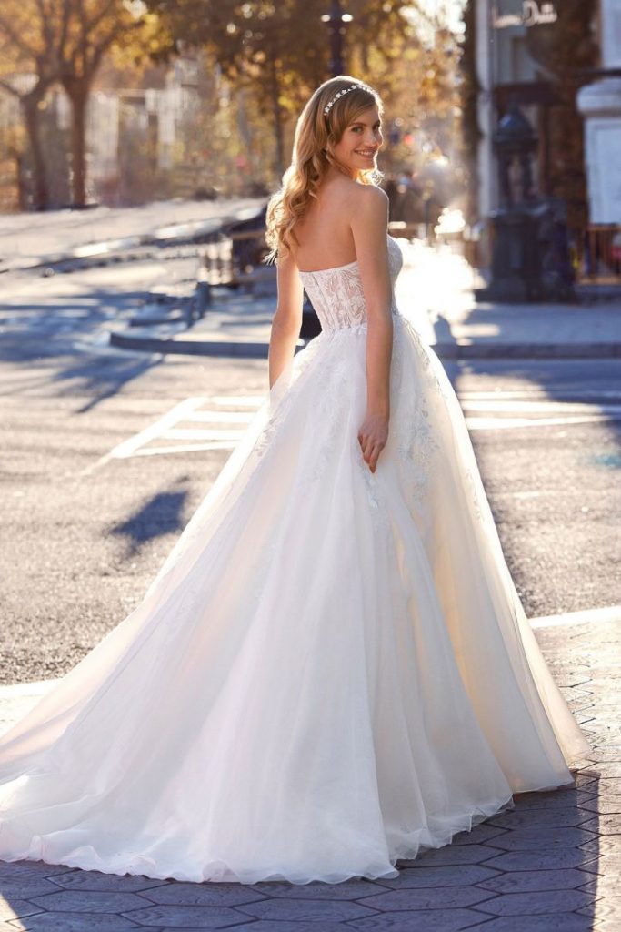 White One Barcelona Collectie | JB Couture